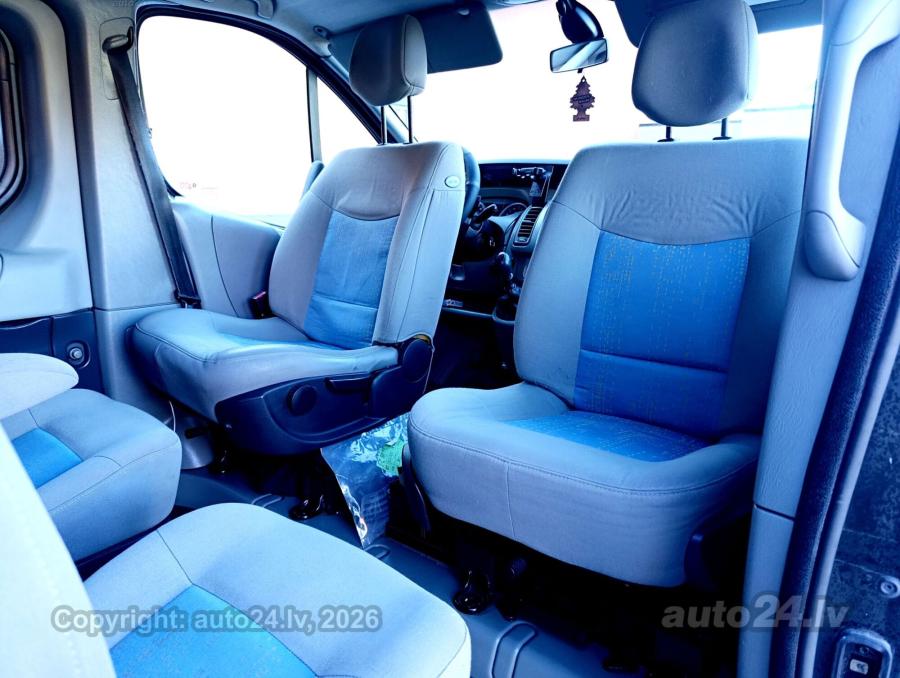 Black Renault Trafic 2006 in Tallinn, with an engine capacity of 2.00 L and mileage of 464 thousand km for 5999 €, photo 11 on AUTOMOTO.COM.LV