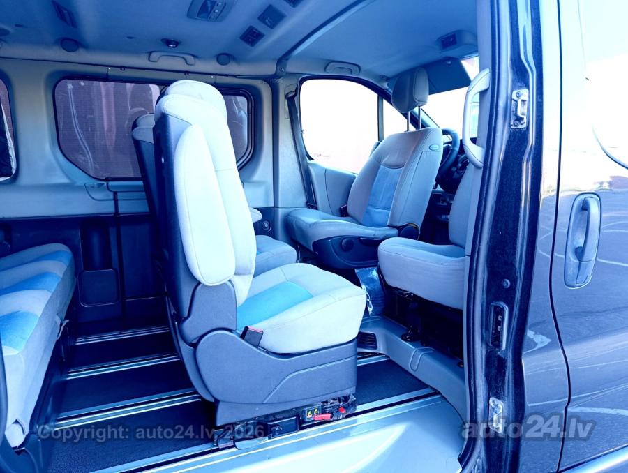 Black Renault Trafic 2006 in Tallinn, with an engine capacity of 2.00 L and mileage of 464 thousand km for 5999 €, photo 12 on AUTOMOTO.COM.LV
