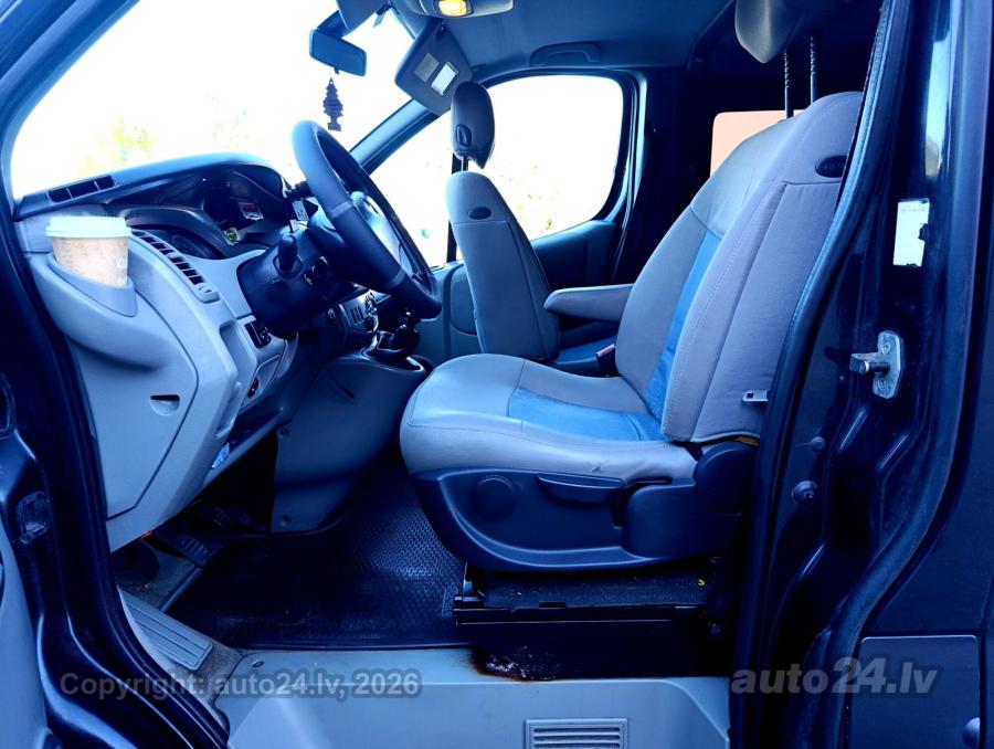 Black Renault Trafic 2006 in Tallinn, with an engine capacity of 2.00 L and mileage of 464 thousand km for 5999 €, photo 13 on AUTOMOTO.COM.LV