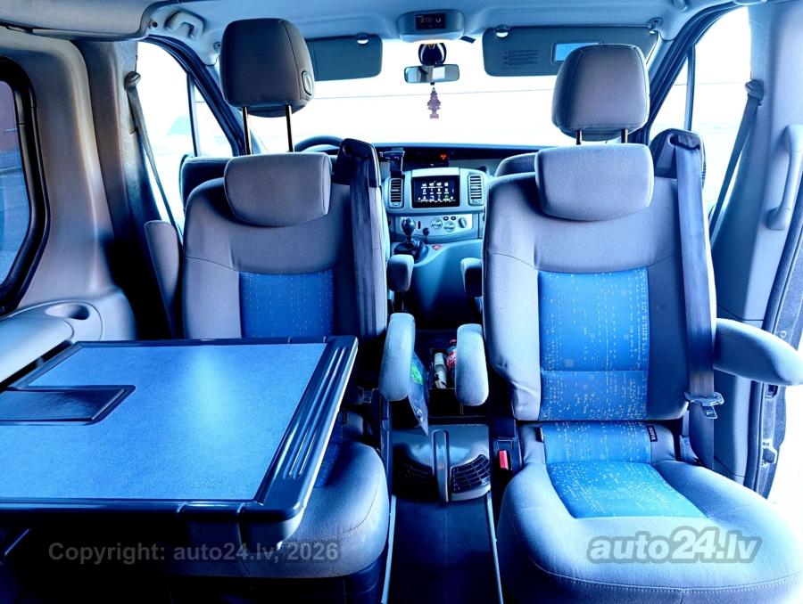 Black Renault Trafic 2006 in Tallinn, with an engine capacity of 2.00 L and mileage of 464 thousand km for 5999 €, photo 16 on AUTOMOTO.COM.LV