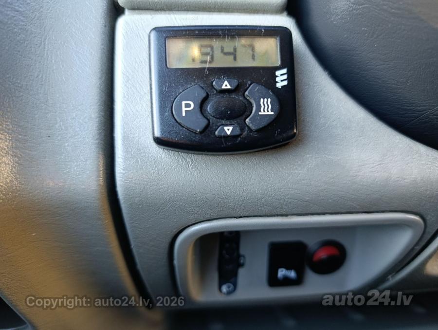 Black Renault Trafic 2006 in Tallinn, with an engine capacity of 2.00 L and mileage of 464 thousand km for 5999 €, photo 23 on AUTOMOTO.COM.LV