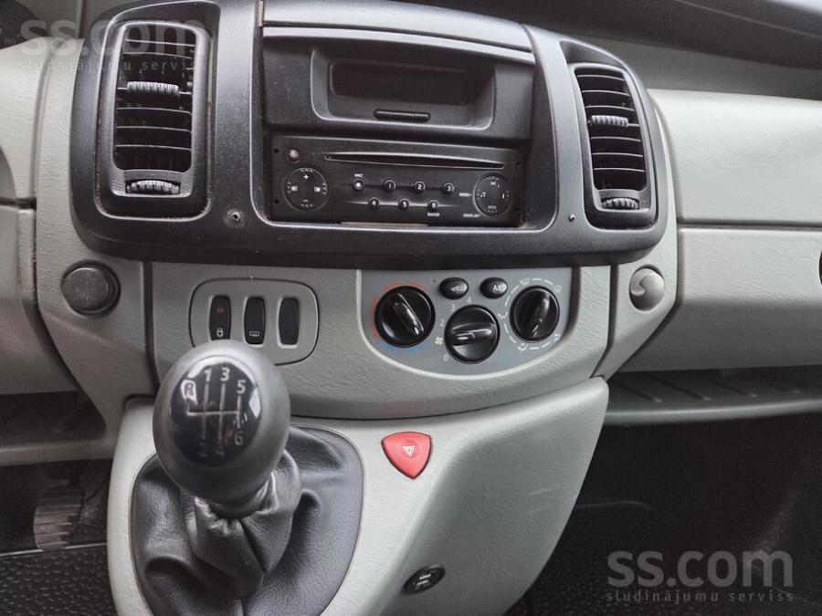 Black Renault Trafic 2008 in Bauska, with an engine capacity of 2.00 L and mileage of 0 thousand km for 4980 €, photo 10 on AUTOMOTO.COM.LV