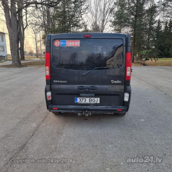 Melns Renault Trafic 2010 Elva, ar dzinēja tilpumu 2.50 L un nobraukumu 399 tūkst. km par 10000 €, foto 3 vietnē AUTOMOTO.COM.LV