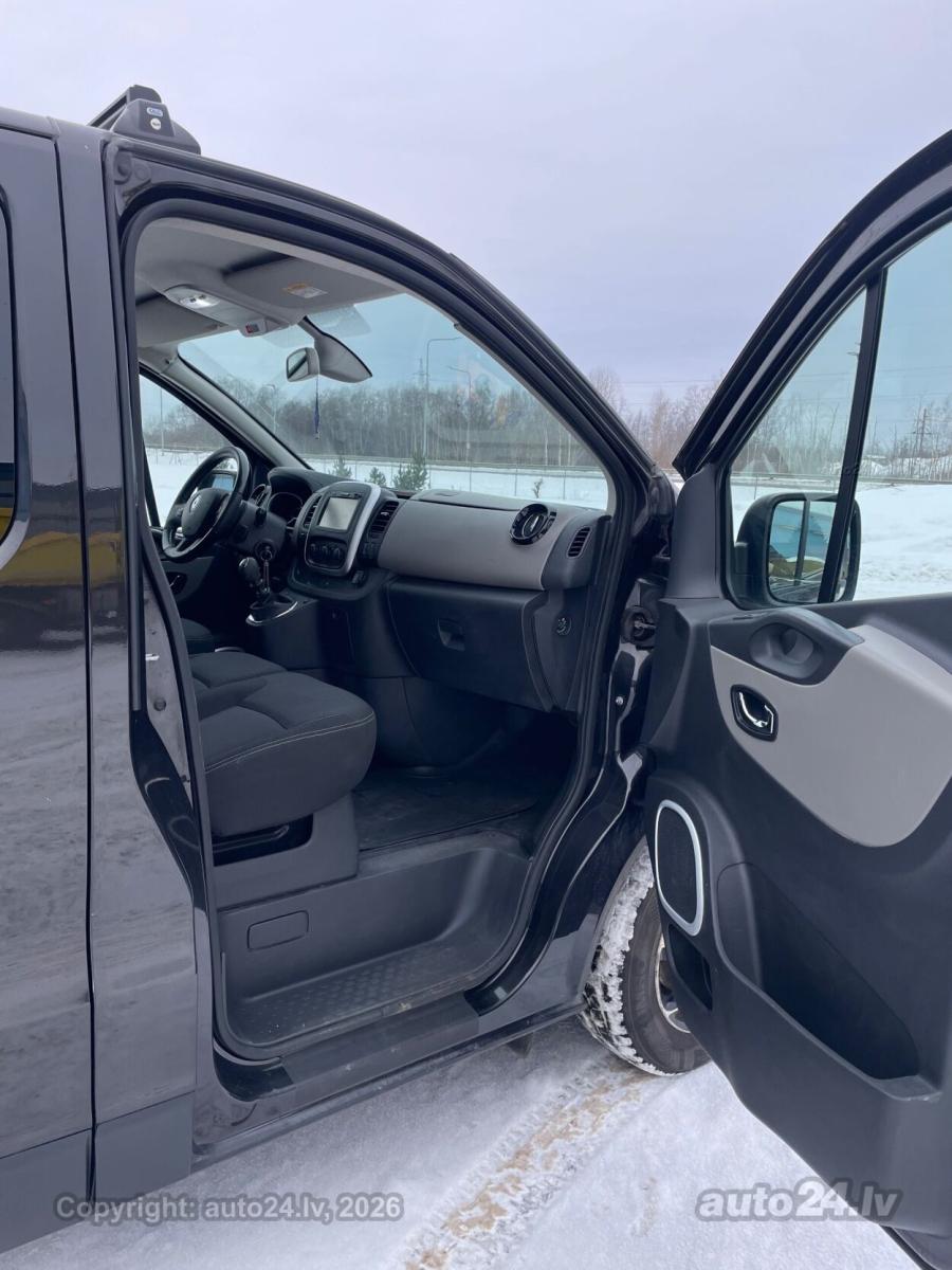 Black Renault Trafic 2018 in Tallinn, with an engine capacity of 1.60 L and mileage of 158 thousand km for 15900 €, photo 7 on AUTOMOTO.COM.LV