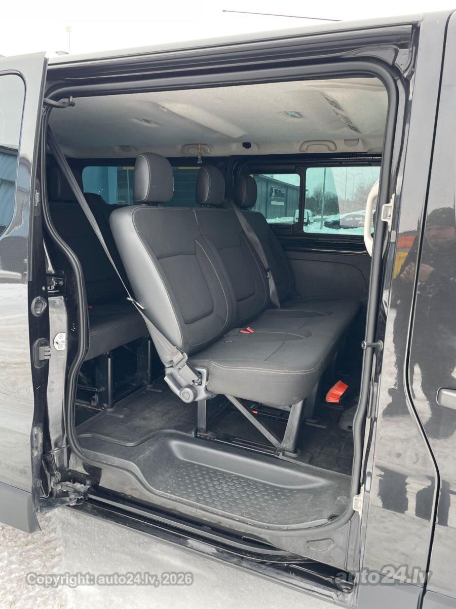 Black Renault Trafic 2018 in Tallinn, with an engine capacity of 1.60 L and mileage of 158 thousand km for 15900 €, photo 9 on AUTOMOTO.COM.LV