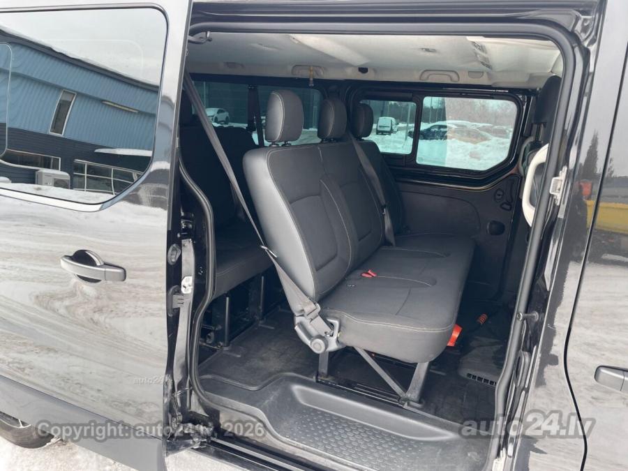 Black Renault Trafic 2018 in Tallinn, with an engine capacity of 1.60 L and mileage of 158 thousand km for 15900 €, photo 10 on AUTOMOTO.COM.LV