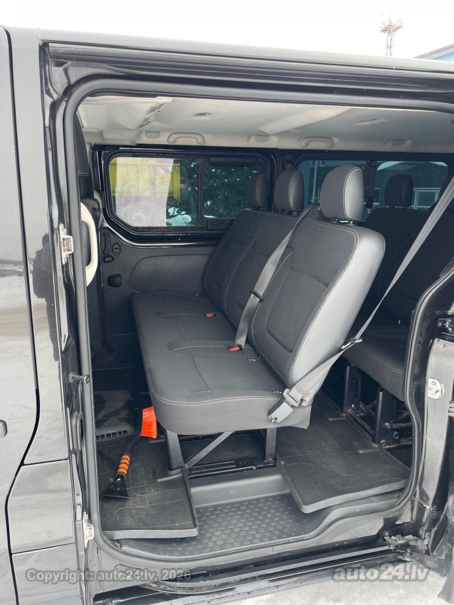 Black Renault Trafic 2018 in Tallinn, with an engine capacity of 1.60 L and mileage of 158 thousand km for 15900 €, photo 12 on AUTOMOTO.COM.LV