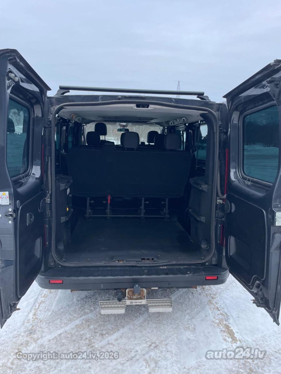 Black Renault Trafic 2018 in Tallinn, with an engine capacity of 1.60 L and mileage of 158 thousand km for 15900 €, photo 13 on AUTOMOTO.COM.LV