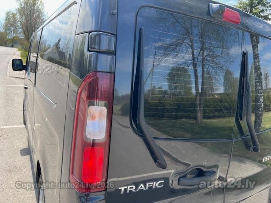 Black Renault Trafic 2020 in Tallinn, with an engine capacity of 2.00 L and mileage of 163 thousand km for 19998 €, photo 3 on AUTOMOTO.COM.LV