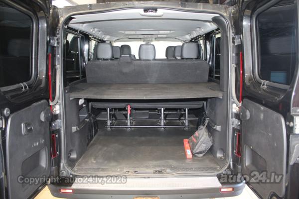 Black Renault Trafic 2021 in Tallinn, with an engine capacity of 2.00 L and mileage of 147 thousand km for 23990 €, photo 10 on AUTOMOTO.COM.LV