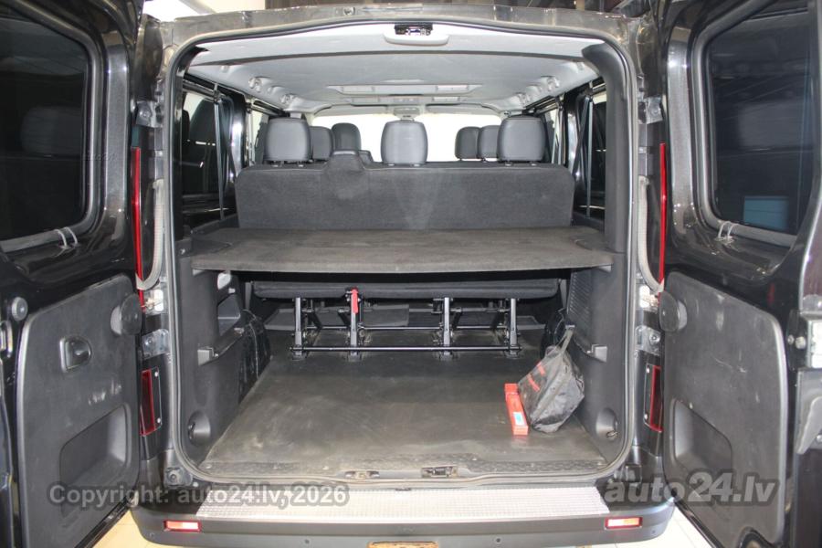 Black Renault Trafic 2021 in Tallinn, with an engine capacity of 2.00 L and mileage of 147 thousand km for 23990 €, photo 11 on AUTOMOTO.COM.LV