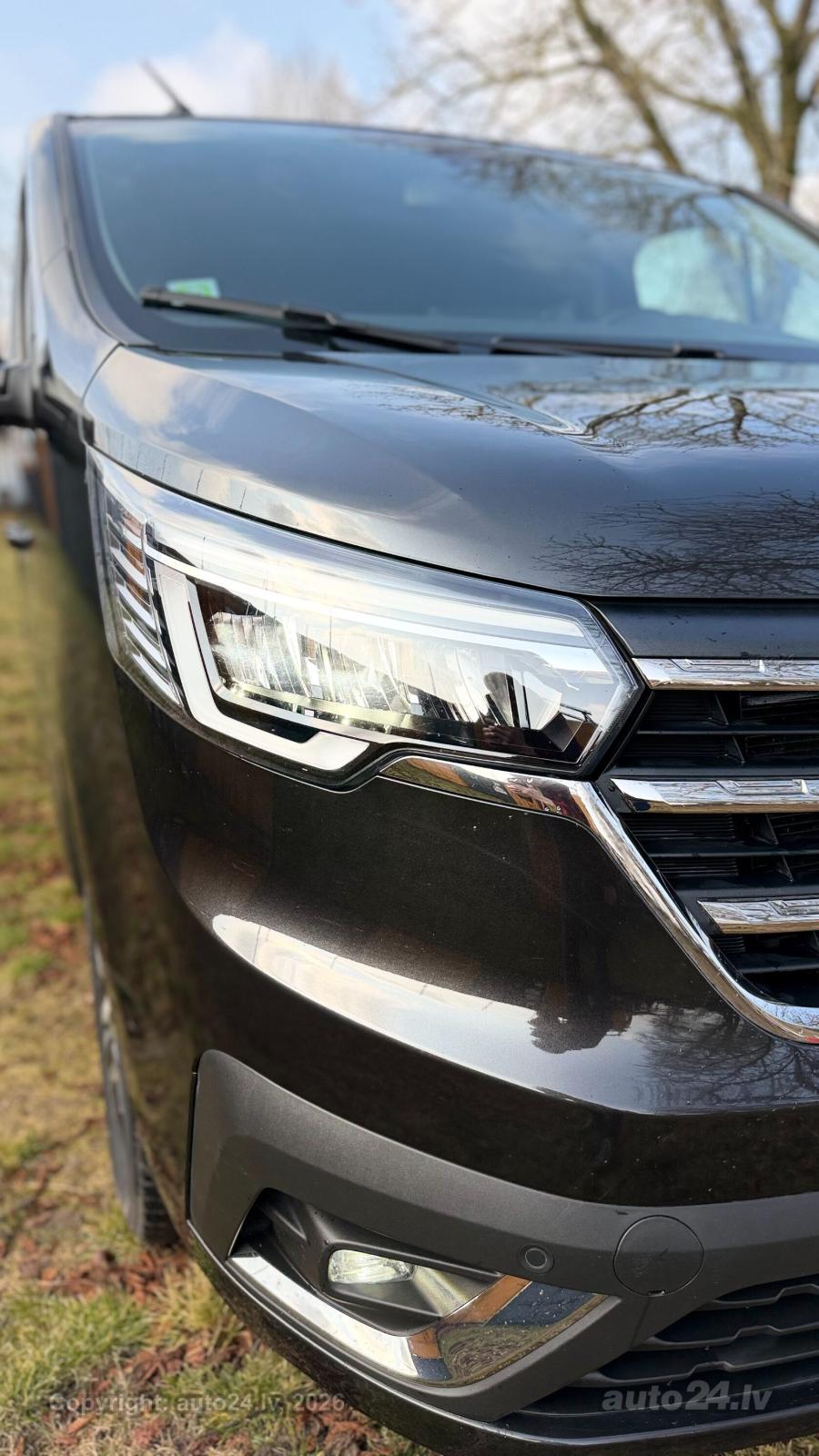 Black Renault Trafic 2022 in Riga, with an engine capacity of 2.00 L and mileage of 127 thousand km for 24495 €, photo 4 on AUTOMOTO.COM.LV