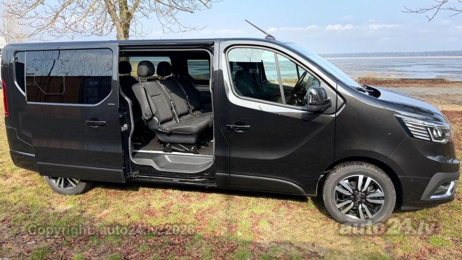 Black Renault Trafic 2022 in Riga, with an engine capacity of 2.00 L and mileage of 127 thousand km for 24495 €, photo 10 on AUTOMOTO.COM.LV