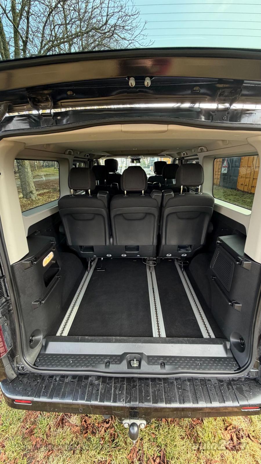 Black Renault Trafic 2022 in Riga, with an engine capacity of 2.00 L and mileage of 127 thousand km for 24495 €, photo 15 on AUTOMOTO.COM.LV