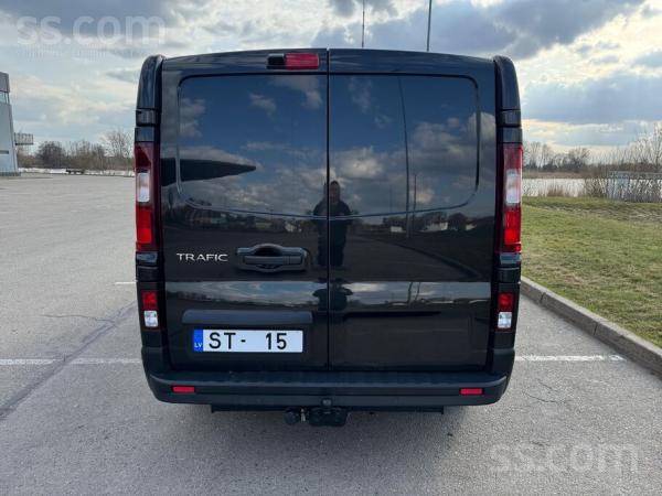 Melns Renault Trafic 2022 Ogre, ar dzinēja tilpumu 2.00 L un nobraukumu 130 tūkst. km par 16900 €, foto 2 vietnē AUTOMOTO.COM.LV