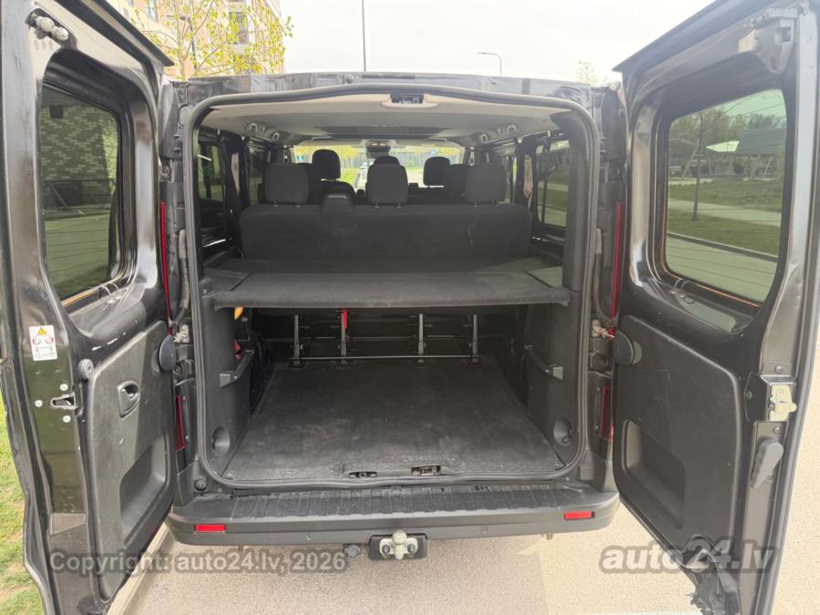 Black Renault Trafic 2024 in Tallinn, with an engine capacity of 2.00 L and mileage of 118 thousand km for 34900 €, photo 8 on AUTOMOTO.COM.LV