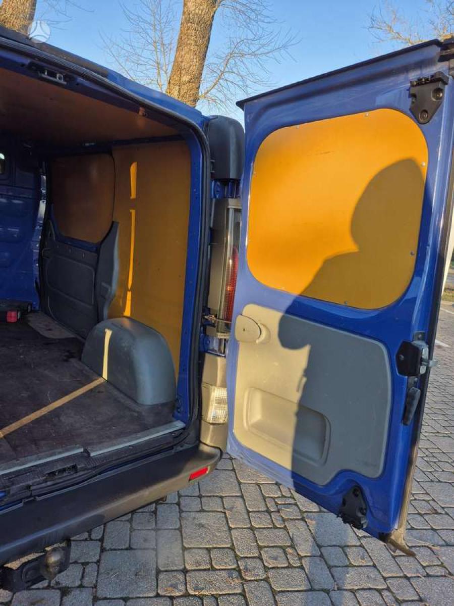 Zils Renault Trafic 2004 Šauļi, ar dzinēja tilpumu 1.90 L un nobraukumu 332 tūkst. km par 2380 €, foto 11 vietnē AUTOMOTO.COM.LV