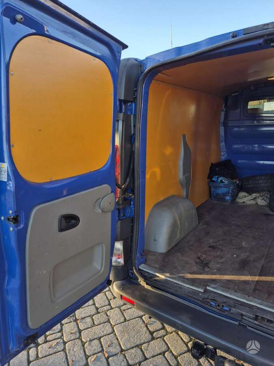 Zils Renault Trafic 2004 Šauļi, ar dzinēja tilpumu 1.90 L un nobraukumu 332 tūkst. km par 2380 €, foto 12 vietnē AUTOMOTO.COM.LV