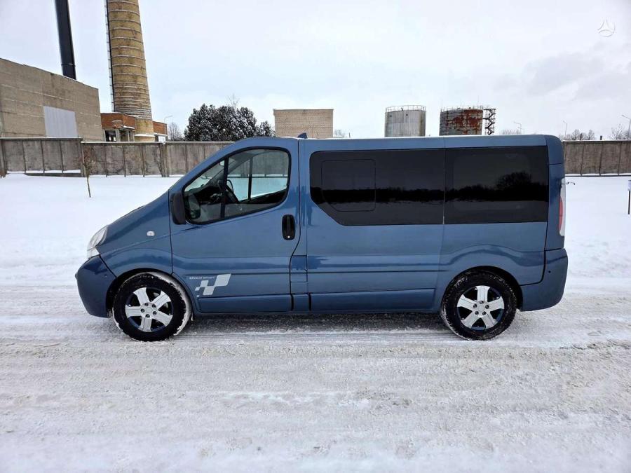 Zils Renault Trafic 2004 Kėdainiai, ar dzinēja tilpumu 2.50 L un nobraukumu 198 tūkst. km par 6300 €, foto 4 vietnē AUTOMOTO.COM.LV