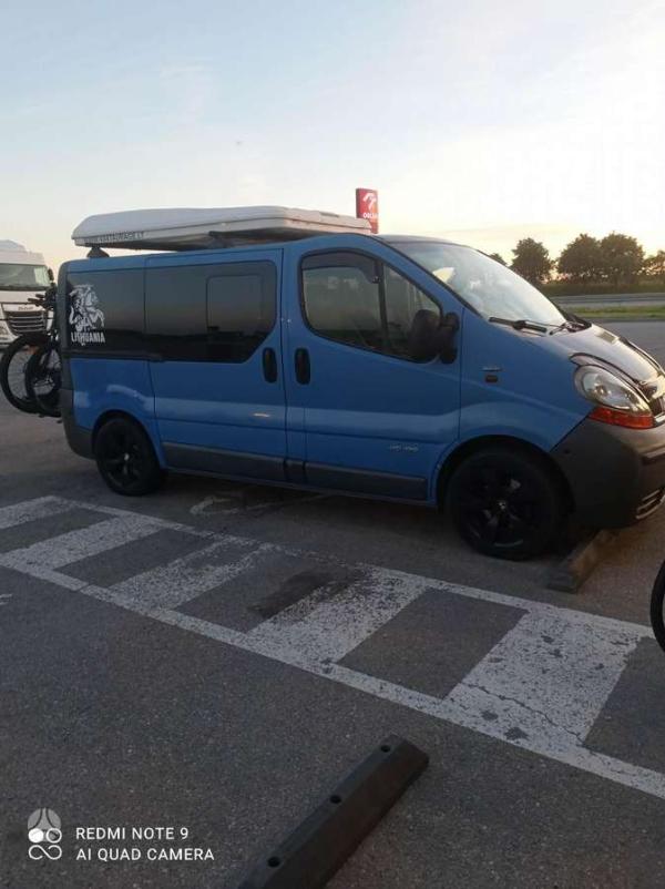 Blue Renault Trafic 2004 in Taurage, with an engine capacity of 1.90 L and mileage of 280 thousand km for 2900 €, photo 3 on AUTOMOTO.COM.LV
