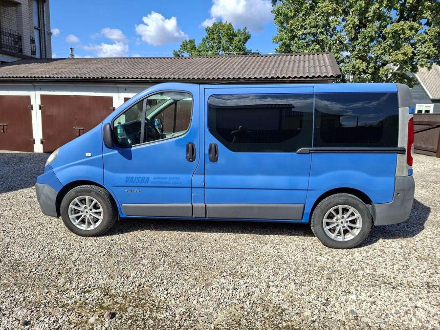 Blue Renault Trafic 2007 in Kaunas, with an engine capacity of 2.46 L and mileage of 433 thousand km for 5000 €, photo 6 on AUTOMOTO.COM.LV