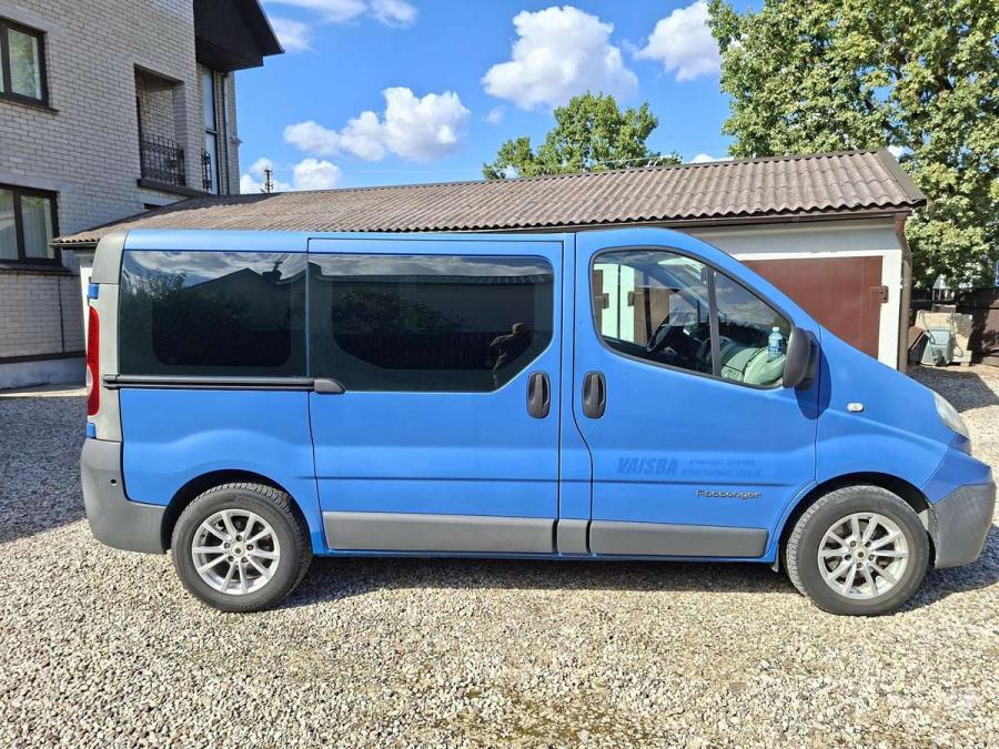 Blue Renault Trafic 2007 in Kaunas, with an engine capacity of 2.46 L and mileage of 433 thousand km for 5000 €, photo 7 on AUTOMOTO.COM.LV
