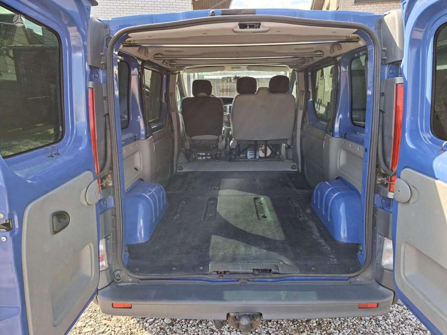 Blue Renault Trafic 2007 in Kaunas, with an engine capacity of 2.46 L and mileage of 433 thousand km for 5000 €, photo 11 on AUTOMOTO.COM.LV