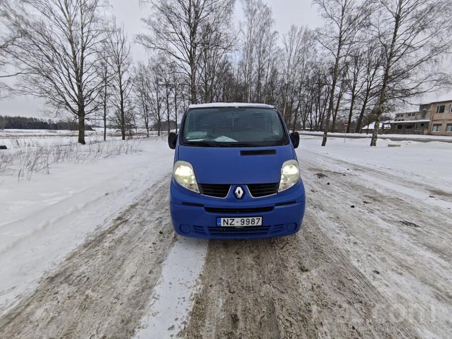 Blue Renault Trafic 2008 in Madona, with an engine capacity of 2.00 L and mileage of 315 thousand km for 5150 €, photo 2 on AUTOMOTO.COM.LV
