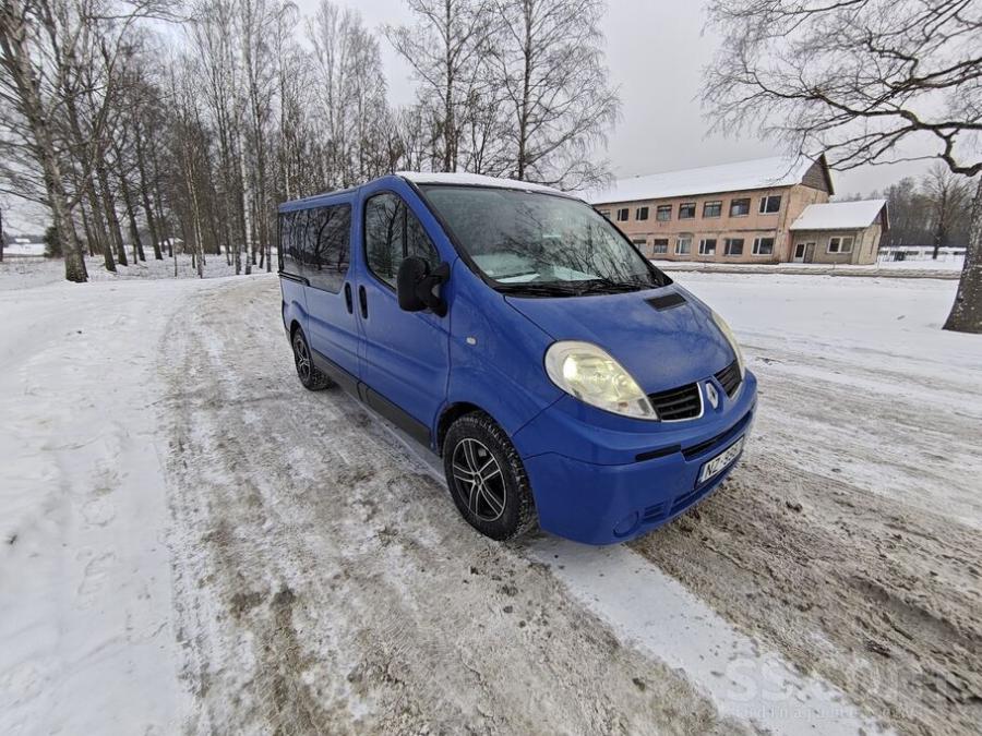 Blue Renault Trafic 2008 in Madona, with an engine capacity of 2.00 L and mileage of 315 thousand km for 5150 €, photo 5 on AUTOMOTO.COM.LV