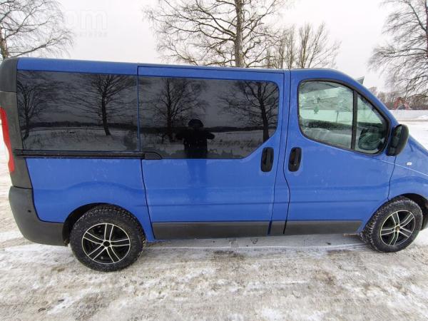 Blue Renault Trafic 2008 in Madona, with an engine capacity of 2.00 L and mileage of 315 thousand km for 5150 €, photo 6 on AUTOMOTO.COM.LV