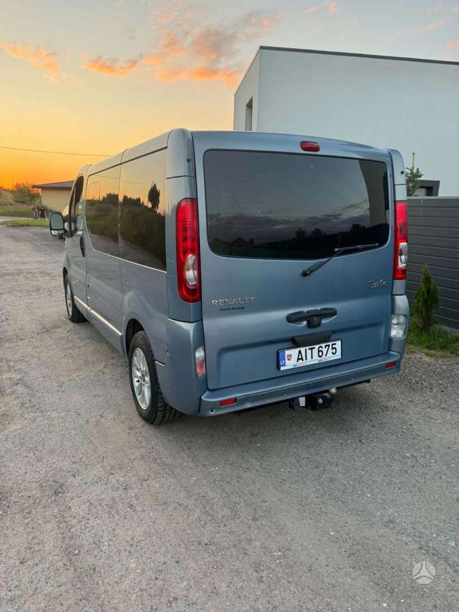 Blue Renault Trafic 2009 in Vilnius, with an engine capacity of 2.00 L and mileage of 320 thousand km for 6250 €, photo 5 on AUTOMOTO.COM.LV