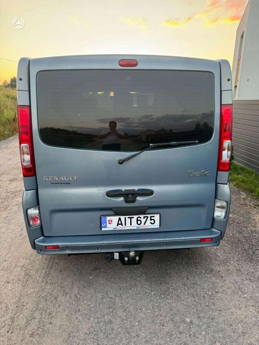 Blue Renault Trafic 2009 in Vilnius, with an engine capacity of 2.00 L and mileage of 320 thousand km for 6250 €, photo 7 on AUTOMOTO.COM.LV
