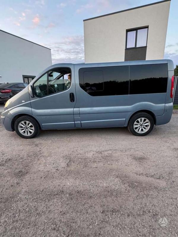 Blue Renault Trafic 2009 in Vilnius, with an engine capacity of 2.00 L and mileage of 320 thousand km for 6250 €, photo 7 on AUTOMOTO.COM.LV