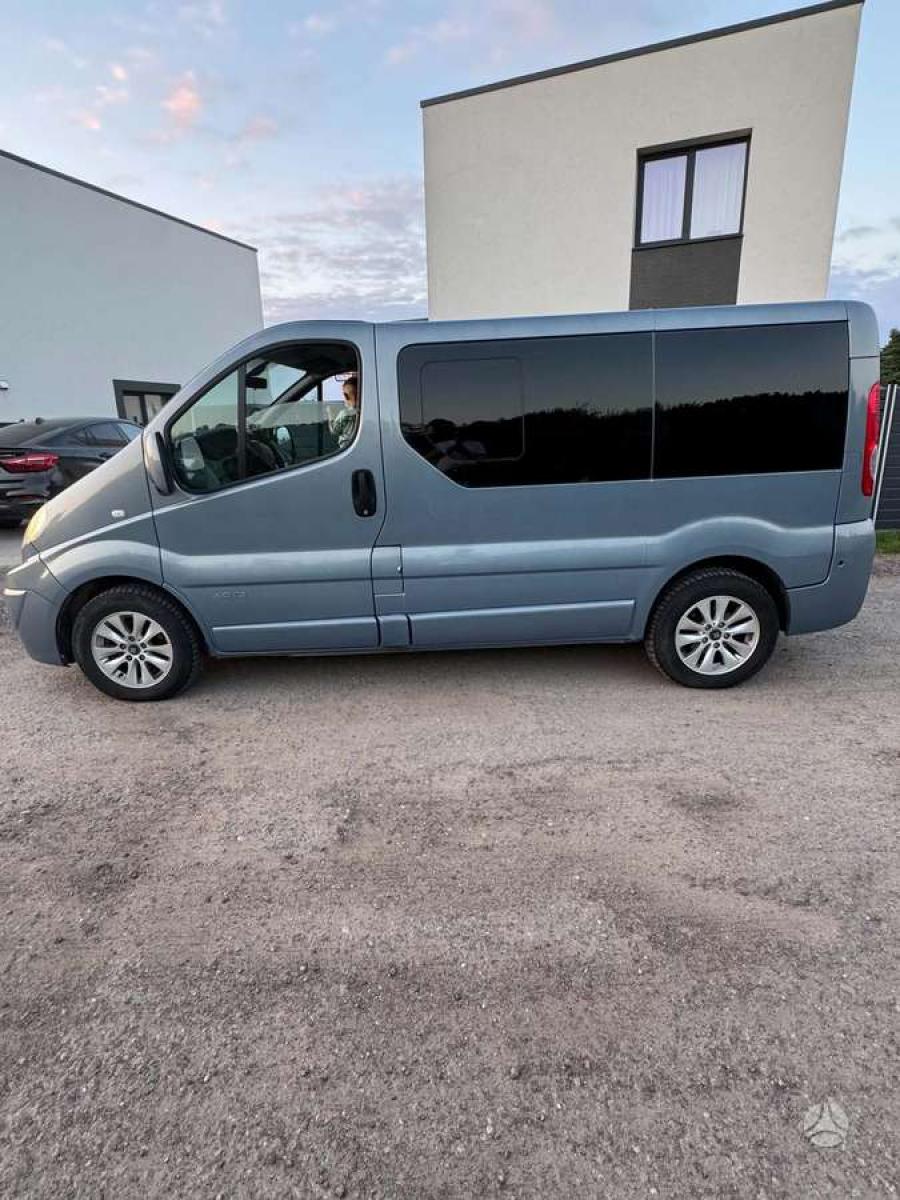 Blue Renault Trafic 2009 in Vilnius, with an engine capacity of 2.00 L and mileage of 320 thousand km for 6250 €, photo 8 on AUTOMOTO.COM.LV
