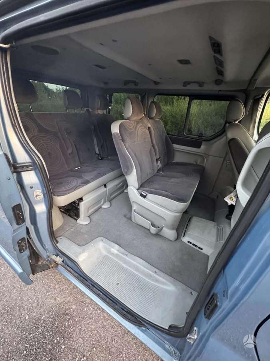 Blue Renault Trafic 2009 in Vilnius, with an engine capacity of 2.00 L and mileage of 320 thousand km for 6250 €, photo 11 on AUTOMOTO.COM.LV