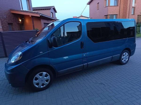 Blue Renault Trafic 2010 in Vilnius, with an engine capacity of 2.00 L and mileage of 304 thousand km for 7250 €, photo 2 on AUTOMOTO.COM.LV