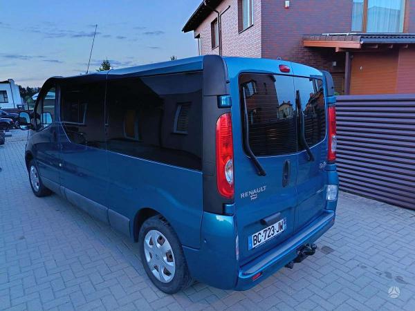 Blue Renault Trafic 2010 in Vilnius, with an engine capacity of 2.00 L and mileage of 304 thousand km for 7250 €, photo 6 on AUTOMOTO.COM.LV