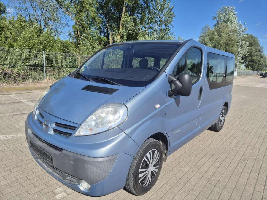 Blue Renault Trafic 2010 in Marijampole, with an engine capacity of 2.50 L and mileage of 240 thousand km for 7950 €, photo 6 on AUTOMOTO.COM.LV