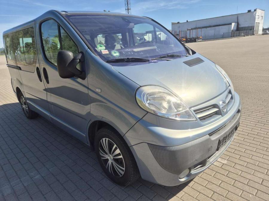 Blue Renault Trafic 2010 in Marijampole, with an engine capacity of 2.50 L and mileage of 240 thousand km for 7950 €, photo 7 on AUTOMOTO.COM.LV