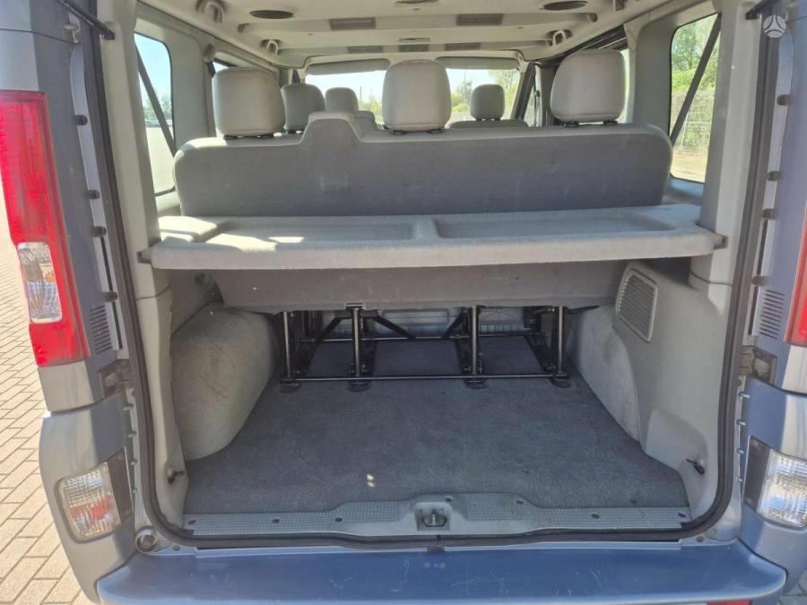 Blue Renault Trafic 2010 in Marijampole, with an engine capacity of 2.50 L and mileage of 240 thousand km for 7950 €, photo 12 on AUTOMOTO.COM.LV