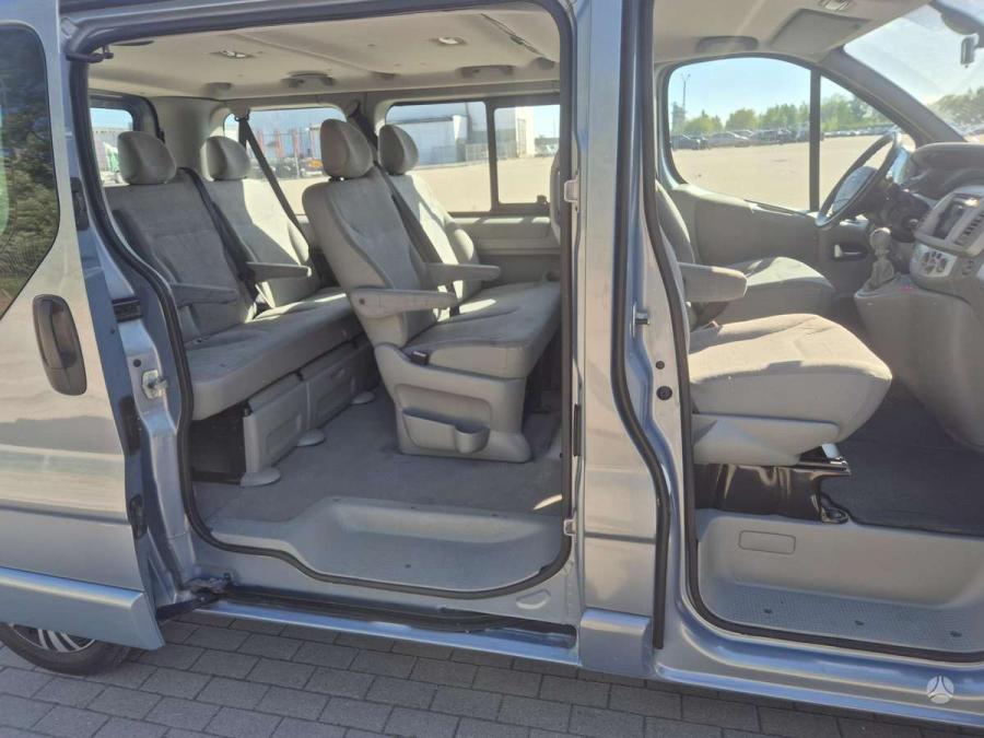 Blue Renault Trafic 2010 in Marijampole, with an engine capacity of 2.50 L and mileage of 240 thousand km for 7950 €, photo 13 on AUTOMOTO.COM.LV
