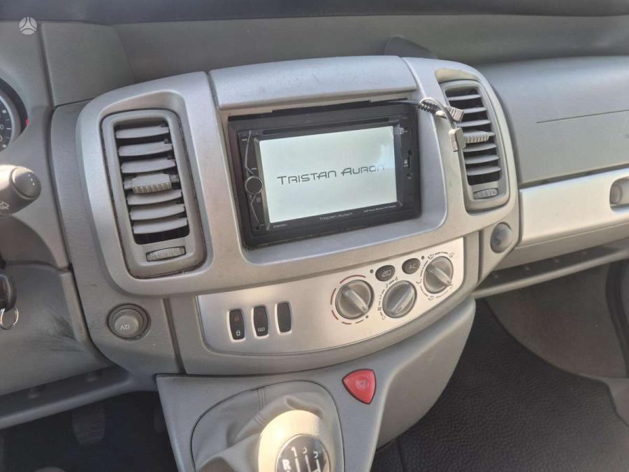Blue Renault Trafic 2010 in Marijampole, with an engine capacity of 2.50 L and mileage of 240 thousand km for 7950 €, photo 26 on AUTOMOTO.COM.LV