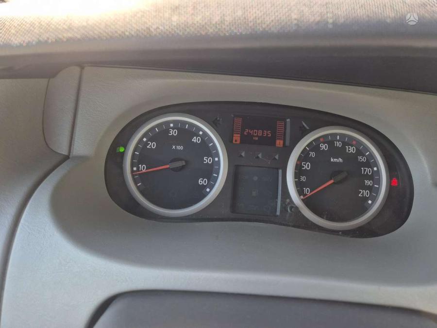 Blue Renault Trafic 2010 in Marijampole, with an engine capacity of 2.50 L and mileage of 240 thousand km for 7950 €, photo 29 on AUTOMOTO.COM.LV