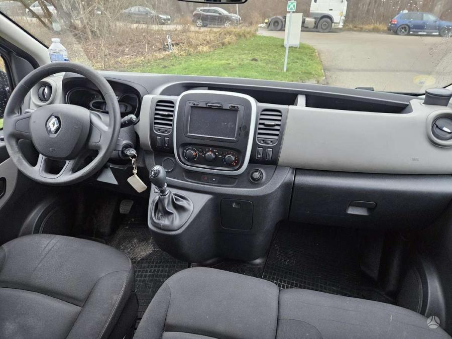 Blue Renault Trafic 2015 in Siauliai, with an engine capacity of 1.60 L and mileage of 212 thousand km for 9800 €, photo 7 on AUTOMOTO.COM.LV