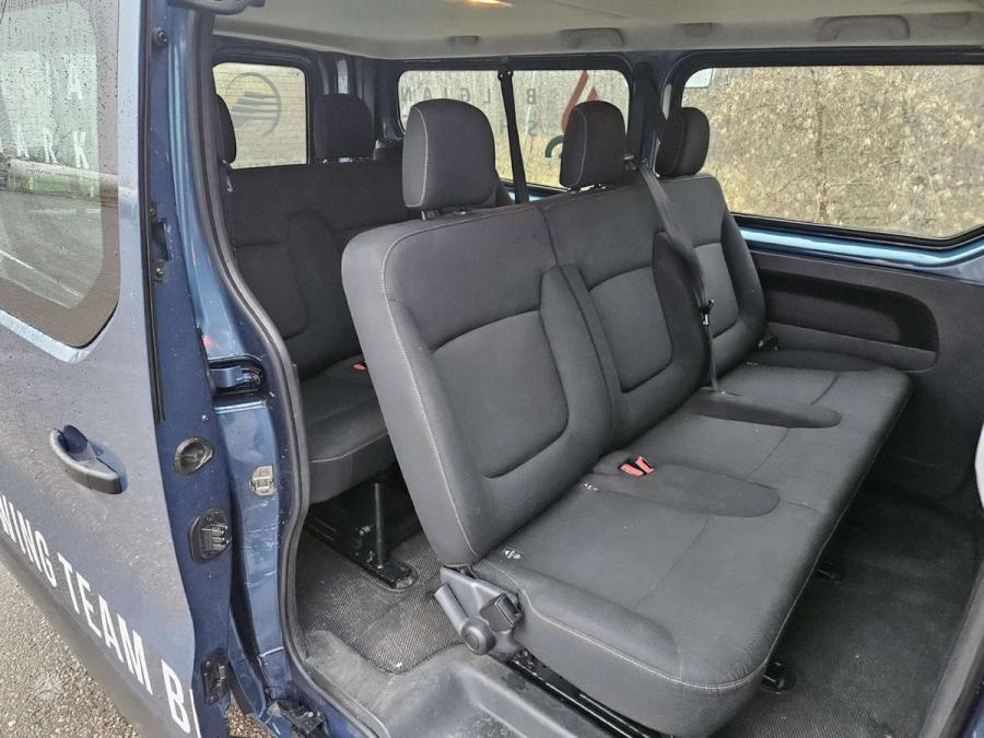 Blue Renault Trafic 2015 in Siauliai, with an engine capacity of 1.60 L and mileage of 212 thousand km for 9800 €, photo 9 on AUTOMOTO.COM.LV