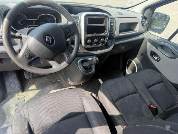 Blue Renault Trafic 2018 in Kaunas, with an engine capacity of 1.60 L and mileage of 327 thousand km for 2950 €, photo 6 on AUTOMOTO.COM.LV