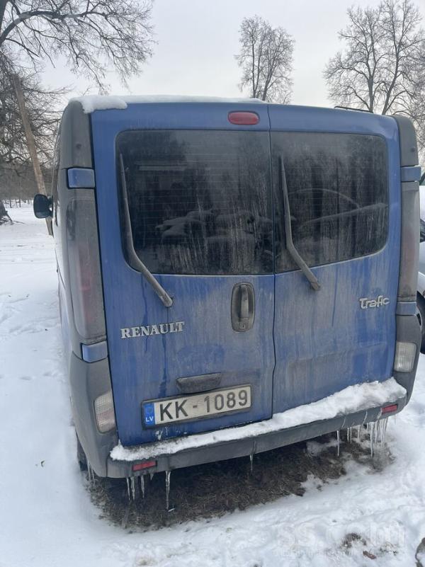 Синий Рено Трафик 2003 в Валмиера, объемом двигателя 1.90 л и пробегом 400 тыс. км за 2100 €, фото 3 на AUTOMOTO.COM.LV