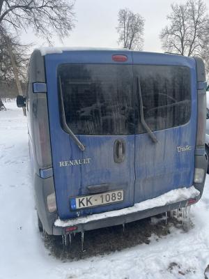 Blue Renault Trafic 2003 in Valmiera, with an engine capacity of 1.90 L and mileage of 400 thousand km for 2100 €, photo 4 on AUTOMOTO.COM.LV