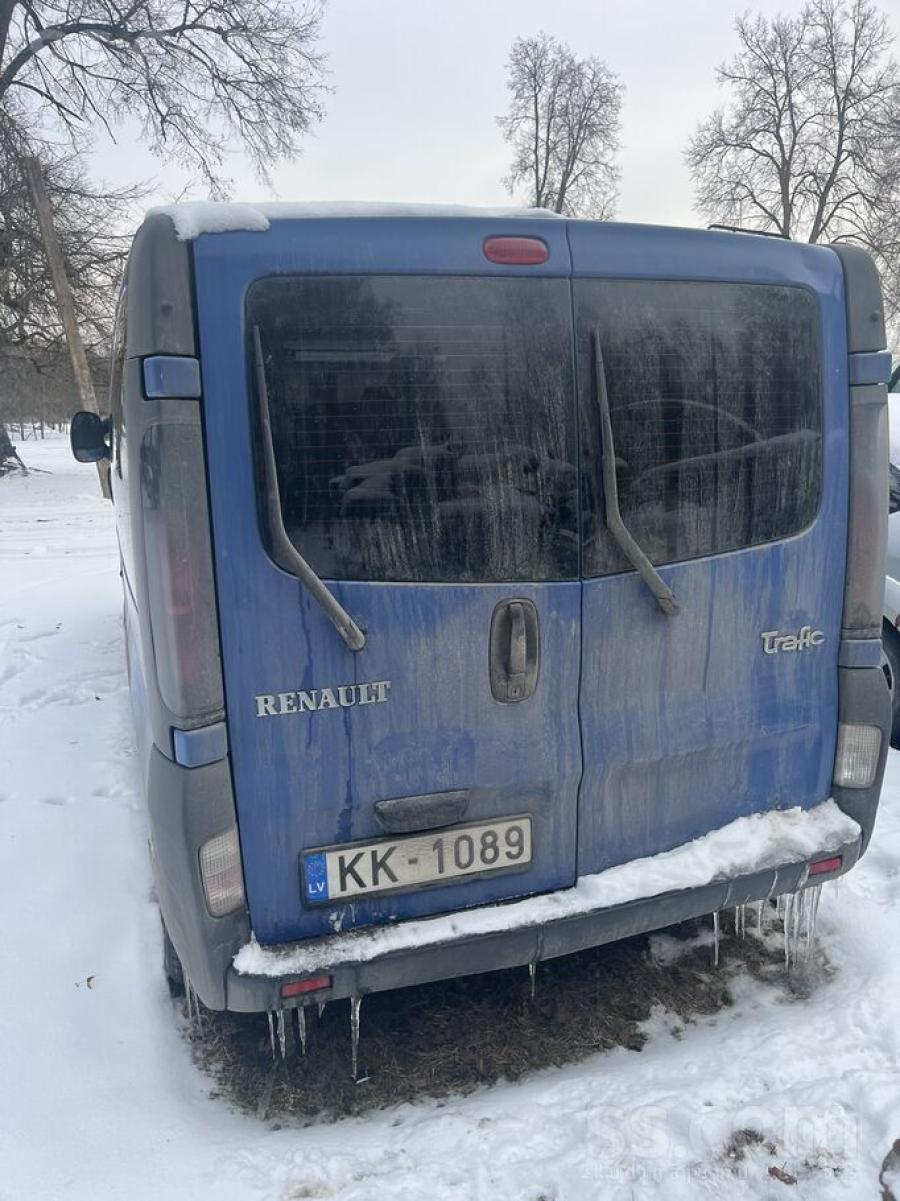 Blue Renault Trafic 2003 in Valmiera, with an engine capacity of 1.90 L and mileage of 400 thousand km for 2100 €, photo 4 on AUTOMOTO.COM.LV
