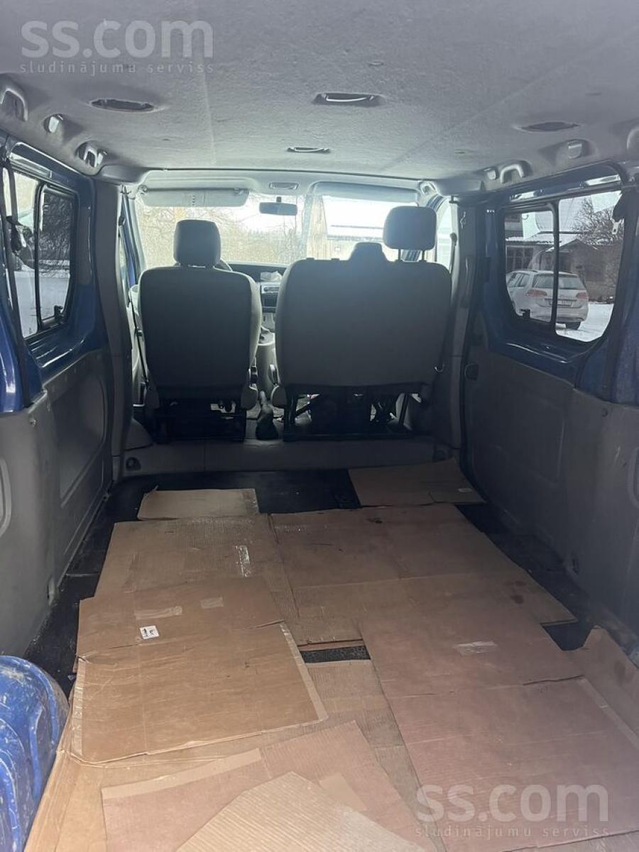 Blue Renault Trafic 2003 in Valmiera, with an engine capacity of 1.90 L and mileage of 400 thousand km for 2100 €, photo 6 on AUTOMOTO.COM.LV